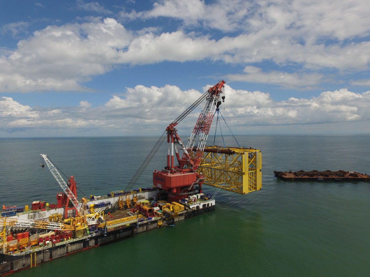 Vessel crew preparing vessel for static tow tanker lifting - Alena ...